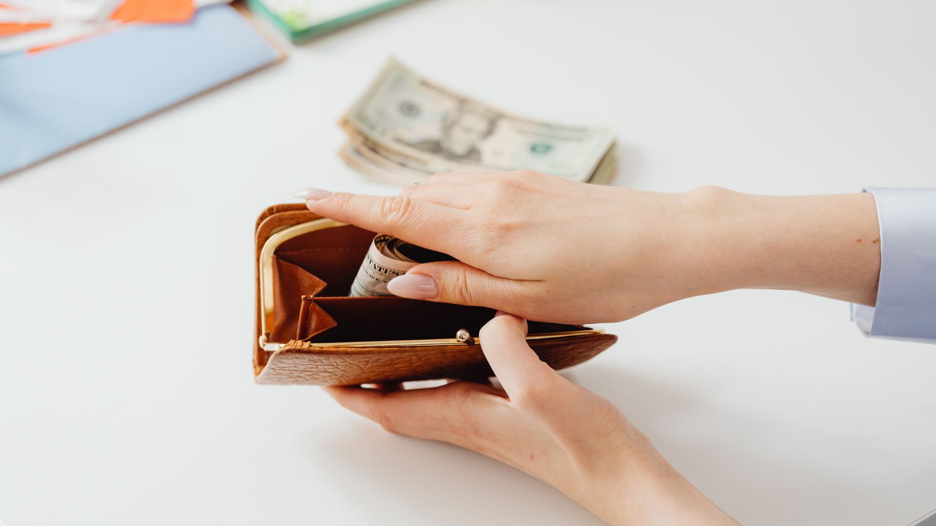 5 Tips Atur Budget Liburan Agar Hemat - En's Room