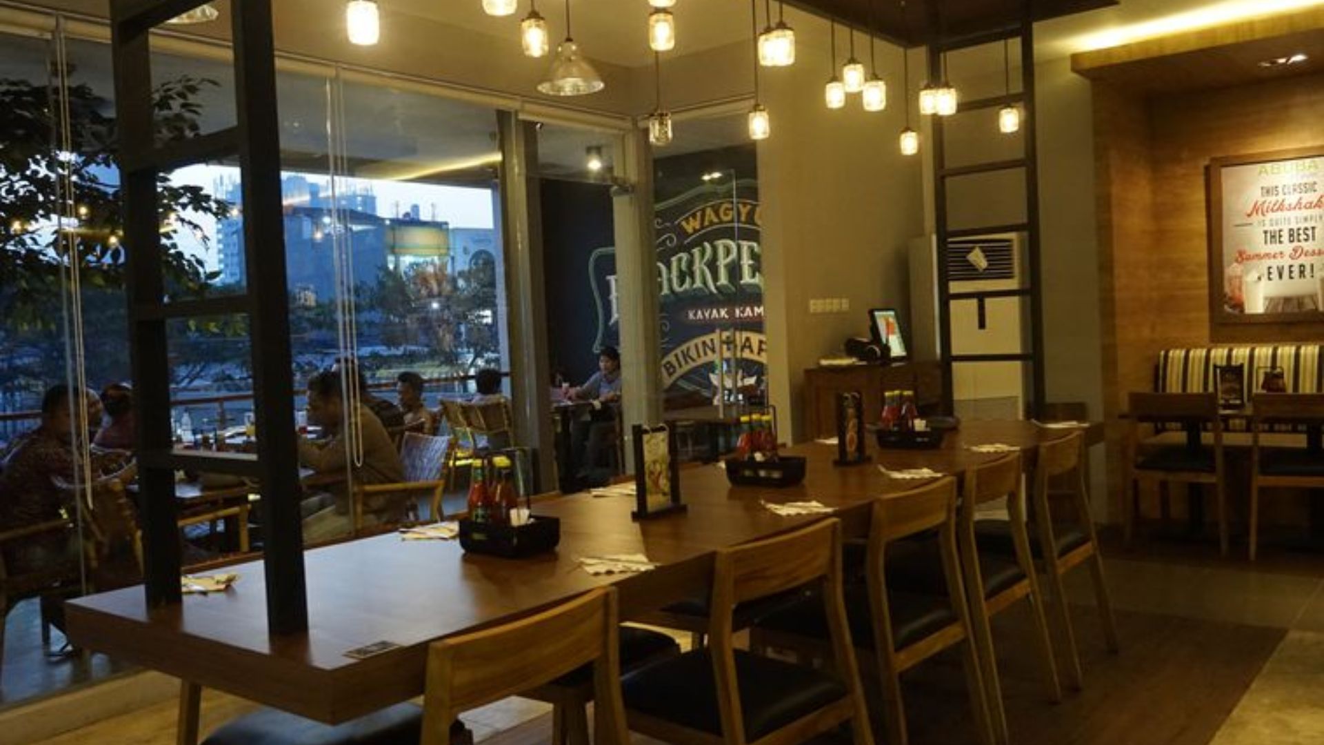 5 Tempat Makan Terdekat Margonda Residence - Depok Apartem...