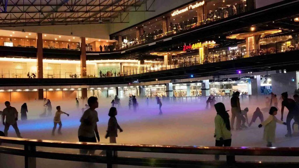 7 Tempat Ice Skating di Indonesia Terbaik - En's Room