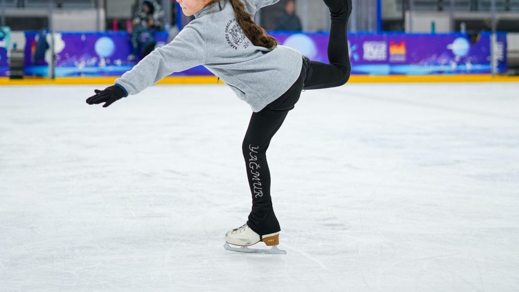 7 Tempat Ice Skating di Indonesia Terbaik - En's Room