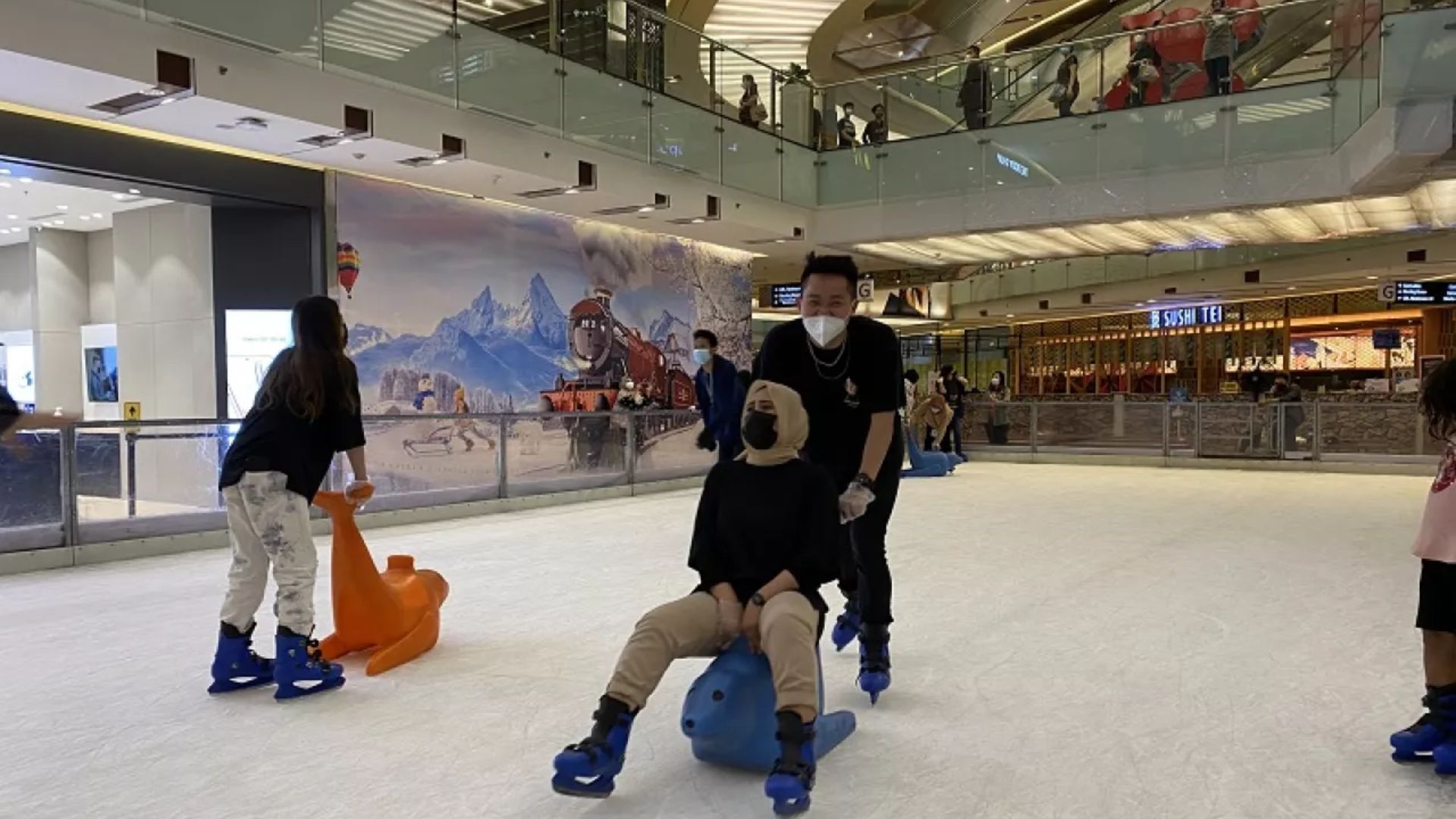 7 Tempat Ice Skating di Indonesia Terbaik - En's Room