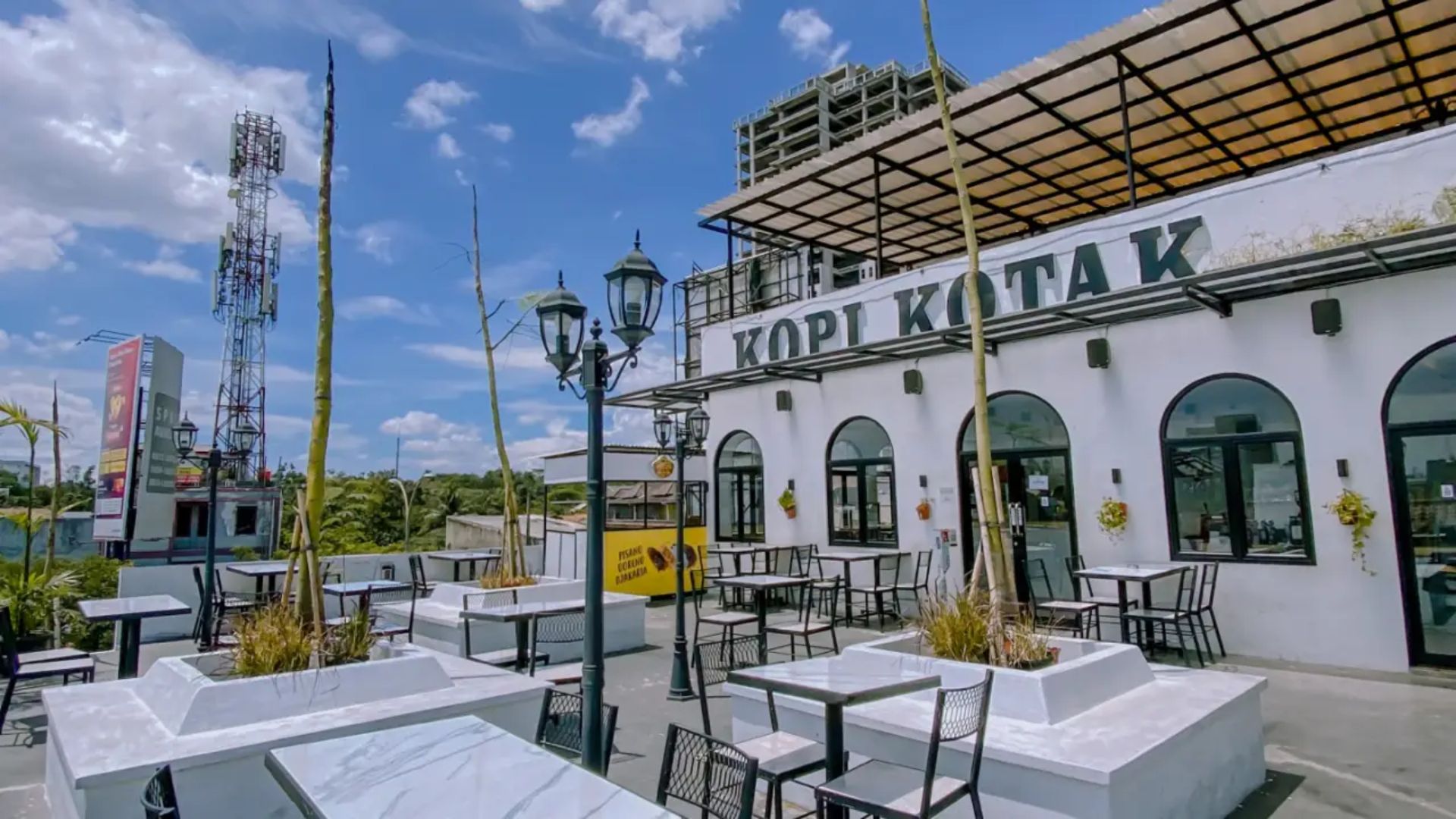 5 Cafe Rooftop Terbaik di Depok - En's Room