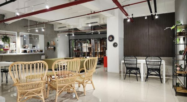 5 Rekomendasi Cat Cafe di Jakarta - En's Room